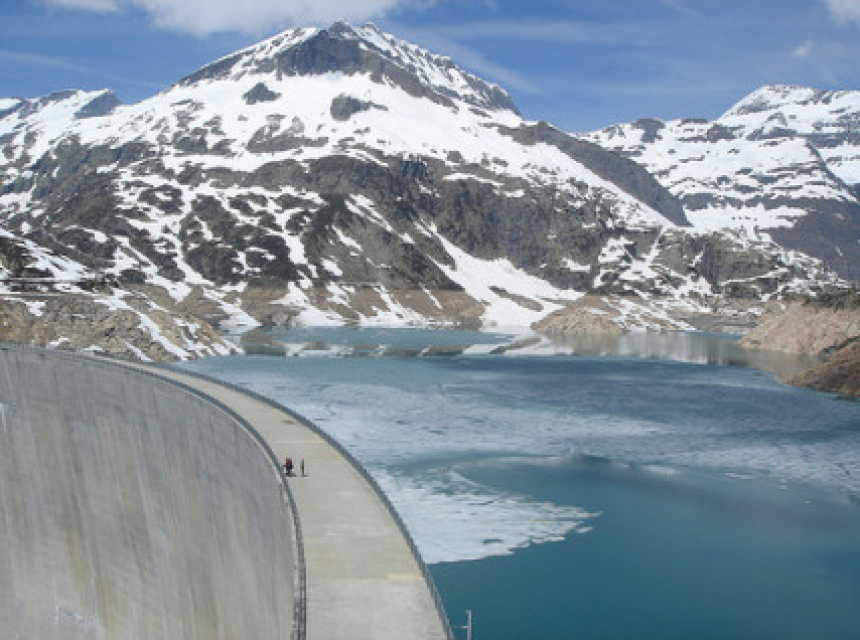 The Emosson Dam in Switzerland: Sightseeing near Chamonix